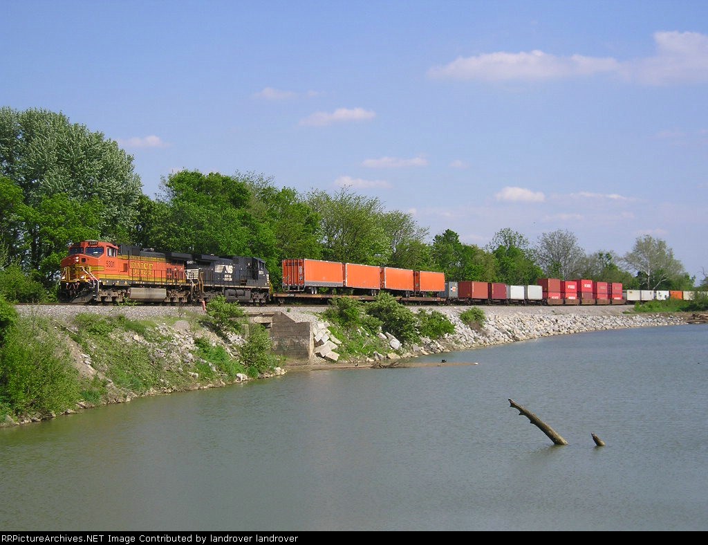 BNSF 5301 On NS 282 Westbound